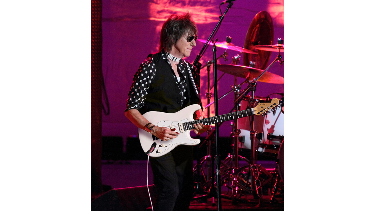 ジェフ・ベック、78歳で死去 – YOUNG GUITAR