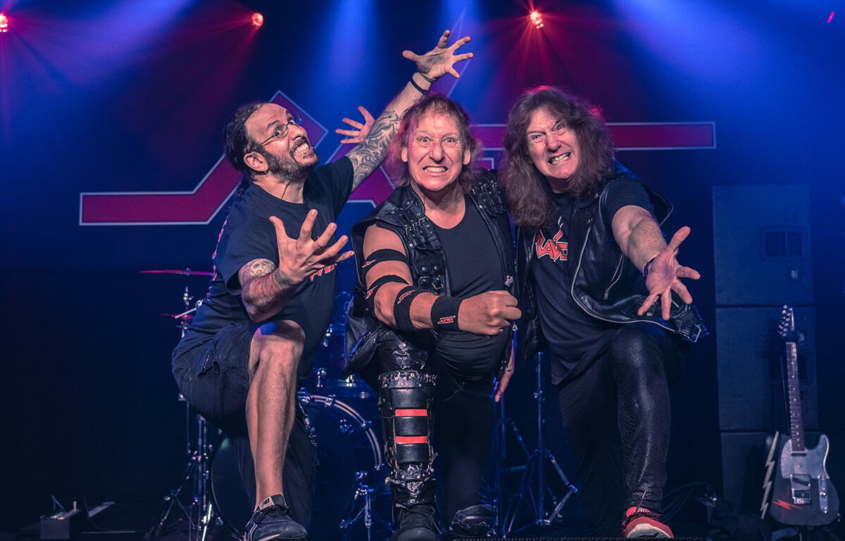 レイヴンのギャラガー兄弟、新作を語る！「さらに突き抜けていて、何もかも備えたアルバムになった」『ALL HELL’S BREAKING ...