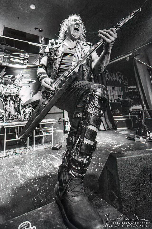 レイヴンのギャラガー兄弟、新作を語る！「さらに突き抜けていて、何もかも備えたアルバムになった」『ALL HELL’S BREAKING ...