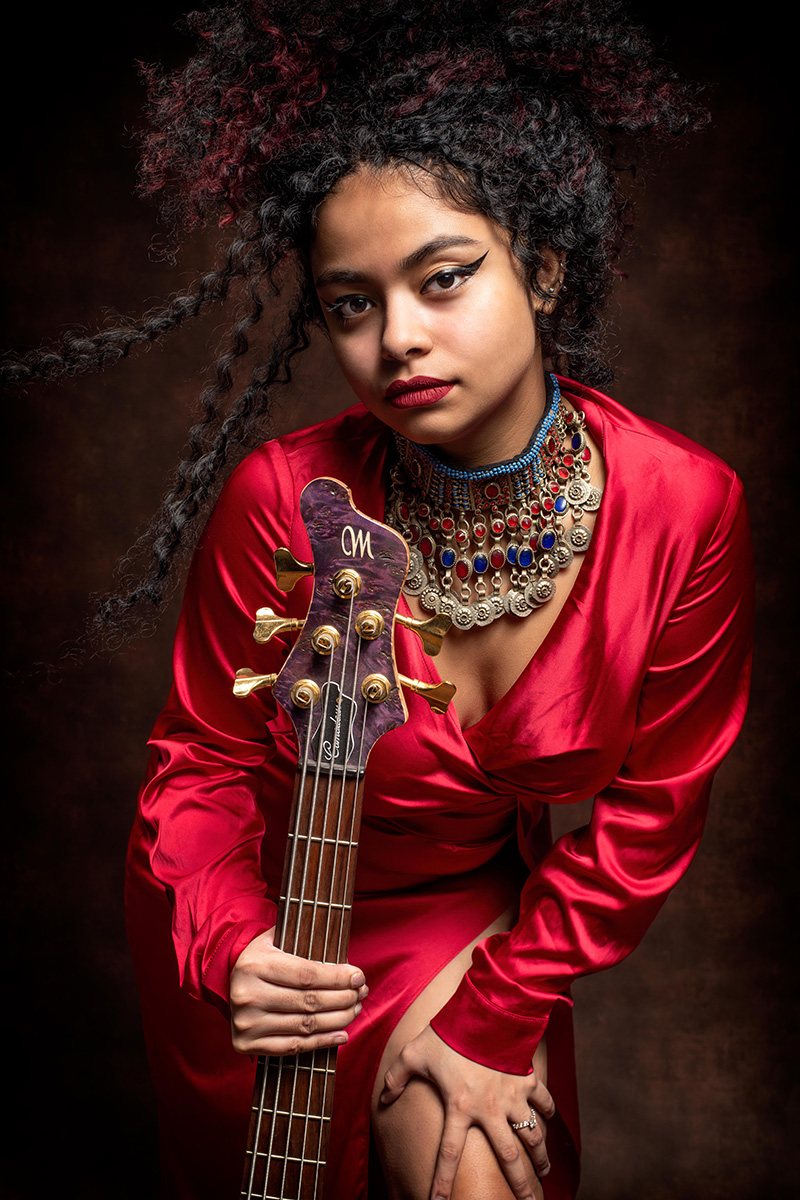 モヒニ・デイ1stソロ『MOHINI DEY』リリース、S・ヴァイなど豪華ゲスト参加 – YOUNG GUITAR