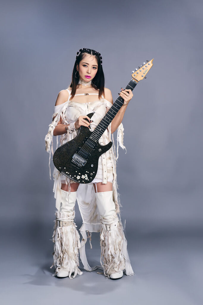 SAKIがソロ・アーティストとして本格始動、6月に単独公演を開催 – YOUNG GUITAR