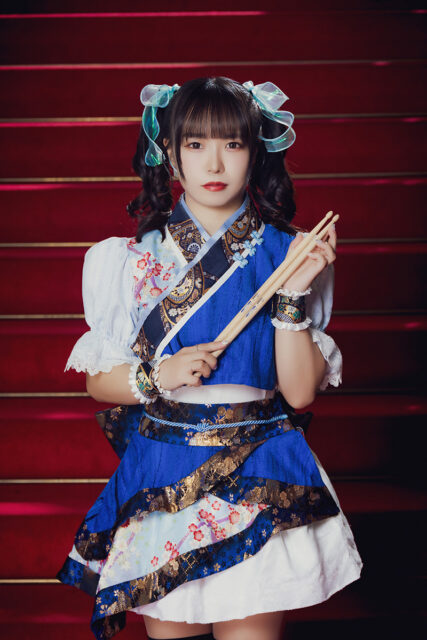 HAGANE全国ツアーに北海道を含む追加9公演決定、新衣装も解禁 – YOUNG GUITAR