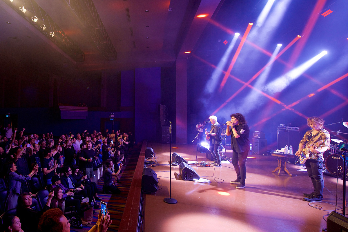 エリック・マーティンがタイで日本人バンドとMR.BIGカヴァー共演 – YOUNG GUITAR