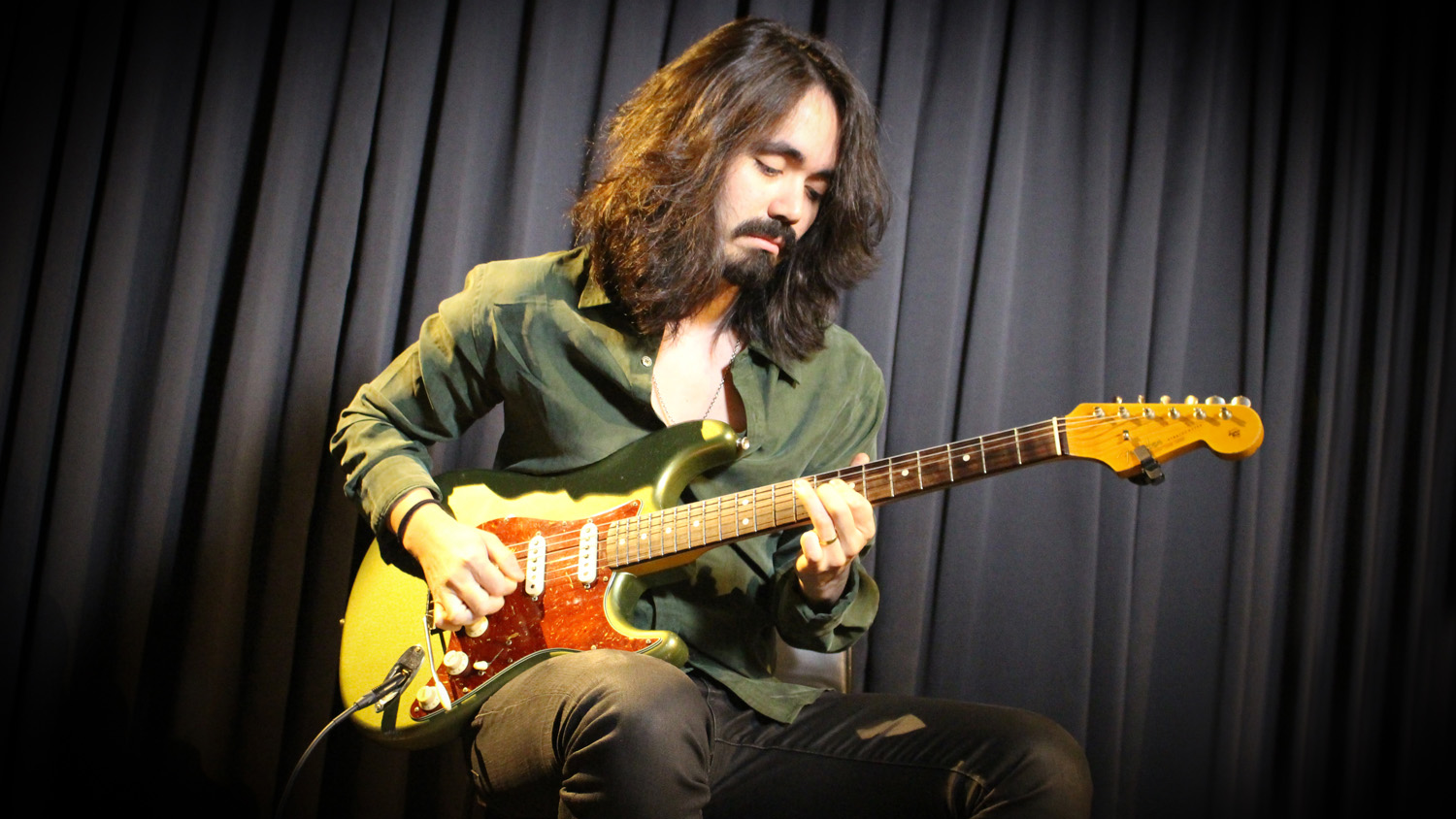 マテウス・アサトが「Kyoto’s Jam」のプレイを実演解説！ – YOUNG GUITAR